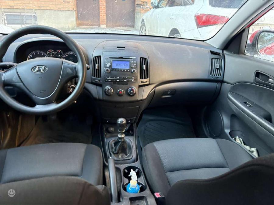 Sarkans Hyundai i30 2008 Kauņa, ar dzinēja tilpumu 1.40 L un nobraukumu 127 tūkst. km par 2500 €, foto 2 vietnē AUTOMOTO.COM.LV