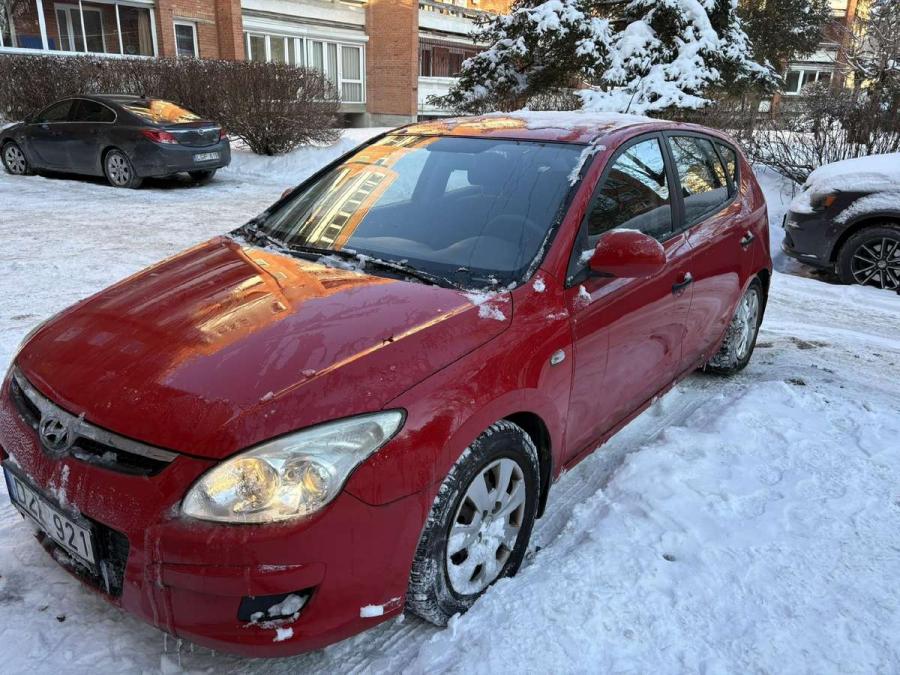 Sarkans Hyundai i30 2008 Kauņa, ar dzinēja tilpumu 1.40 L un nobraukumu 127 tūkst. km par 2500 €, foto 9 vietnē AUTOMOTO.COM.LV
