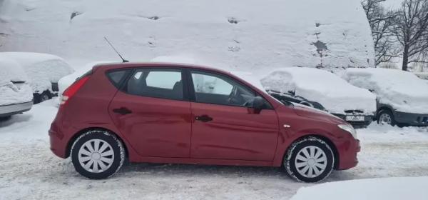 Красный Хендай i30 2008 в Валмиера, объемом двигателя 1.60 л и пробегом 266 тыс. км за 2400 €, фото 2 на AUTOMOTO.COM.LV