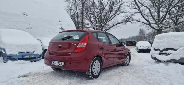 Красный Хендай i30 2008 в Валмиера, объемом двигателя 1.60 л и пробегом 266 тыс. км за 2400 €, фото 3 на AUTOMOTO.COM.LV