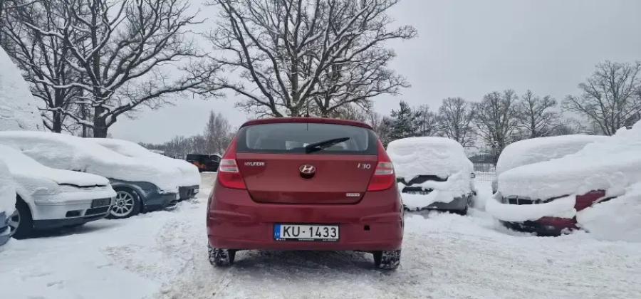 Sarkans Hyundai i30 2008 Valmiera, ar dzinēja tilpumu 1.60 L un nobraukumu 266 tūkst. km par 2400 €, foto 5 vietnē AUTOMOTO.COM.LV