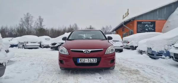 Red Hyundai i30 2008 in Valmiera, with an engine capacity of 1.60 L and mileage of 266 thousand km for 2400 €, photo 8 on AUTOMOTO.COM.LV