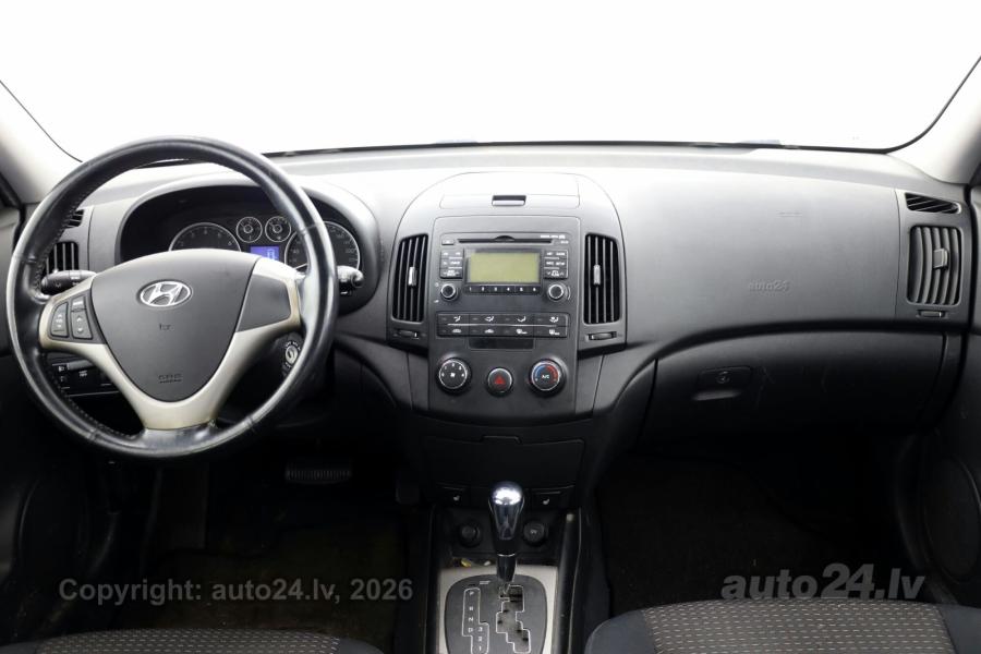 Red Hyundai i30 2008 in Tallinn, with an engine capacity of 1.60 L and mileage of 249 thousand km for 1199 €, photo 6 on AUTOMOTO.COM.LV