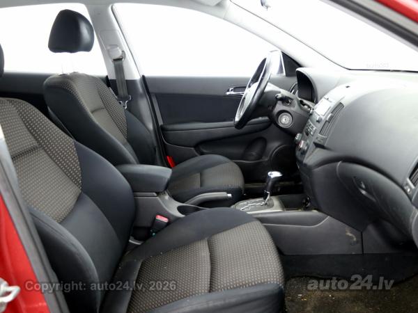 Hyundai i30 2008 Tallina vietnē Sarkans Hyundai i30 2008 Tallina, ar dzinēja tilpumu 1.60 L un nobraukumu 249 tūkst. km par 1199 €, foto 7 vietnē AUTOMOTO.COM.LV