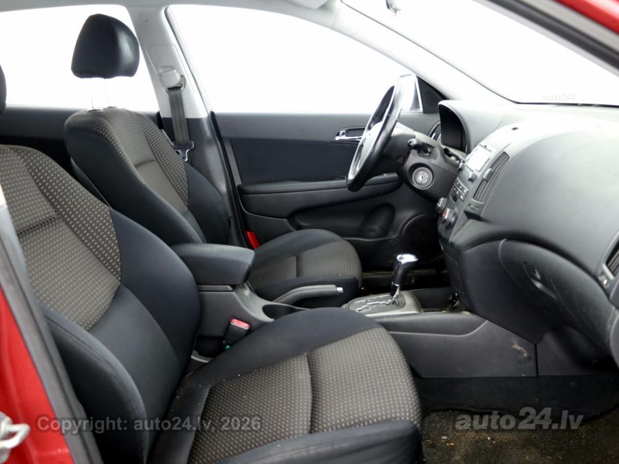 Red Hyundai i30 2008 in Tallinn, with an engine capacity of 1.60 L and mileage of 249 thousand km for 1199 €, photo 7 on AUTOMOTO.COM.LV