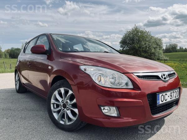 Red Hyundai i30 2009 in Cesis, with an engine capacity of 1.60 L and mileage of 360 thousand km for 13990 €, photo 1 on AUTOMOTO.COM.LV