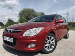 Red Hyundai i30 2009 in Cesis, with an engine capacity of 1.60 L and mileage of 360 thousand km for 13990 €, photo 2 on AUTOMOTO.COM.LV