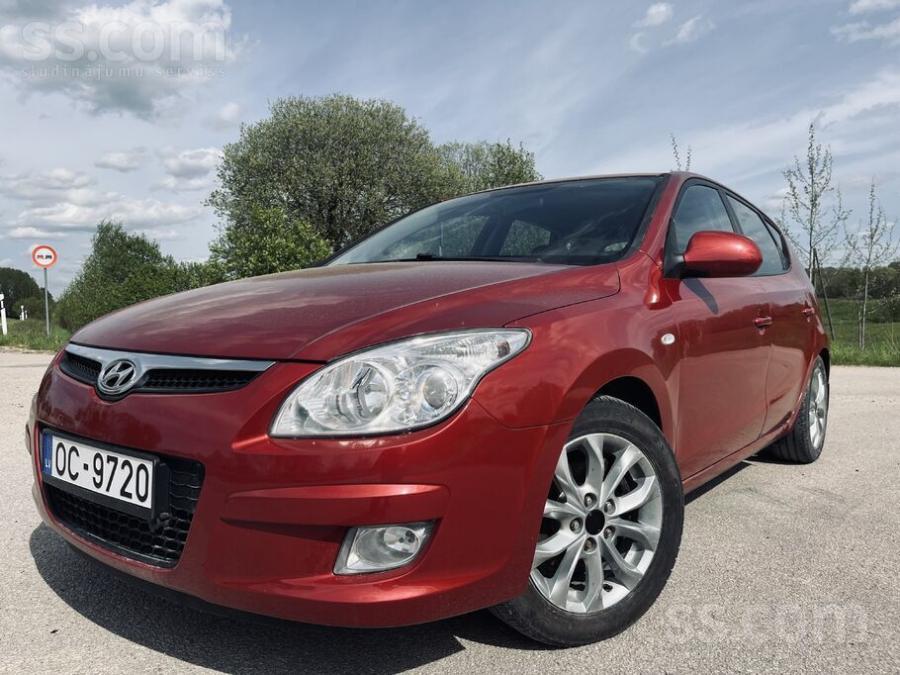 Red Hyundai i30 2009 in Cesis, with an engine capacity of 1.60 L and mileage of 360 thousand km for 13990 €, photo 2 on AUTOMOTO.COM.LV
