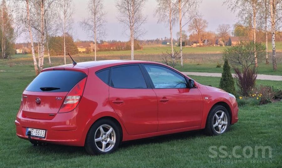 Sarkans Hyundai i30 2009 Jelgava, ar dzinēja tilpumu 1.60 L un nobraukumu 209 tūkst. km par 1500 €, foto 1 vietnē AUTOMOTO.COM.LV