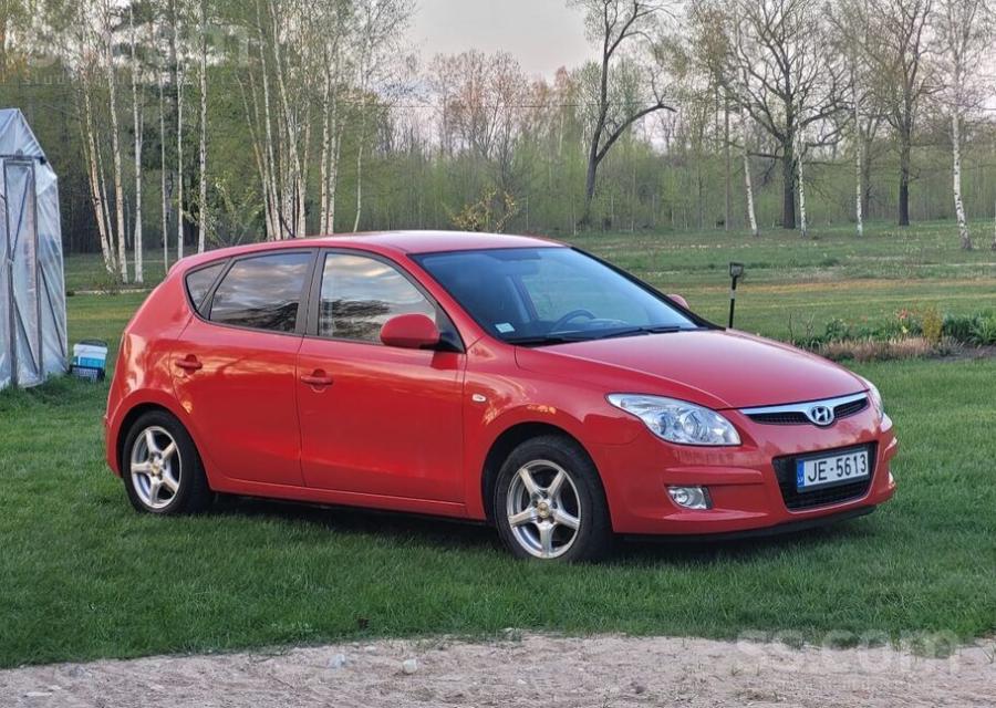 Sarkans Hyundai i30 2009 Jelgava, ar dzinēja tilpumu 1.60 L un nobraukumu 209 tūkst. km par 1500 €, foto 2 vietnē AUTOMOTO.COM.LV