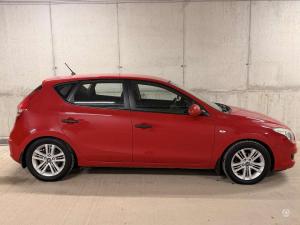 Red Hyundai i30 2009 in Vilnius, with an engine capacity of 1.40 L and mileage of 194 thousand km for 2200 €, photo 6 on AUTOMOTO.COM.LV