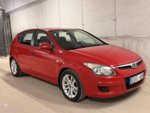 Red Hyundai i30 2009 in Vilnius, with an engine capacity of 1.40 L and mileage of 194 thousand km for 2200 €, photo 8 on AUTOMOTO.COM.LV