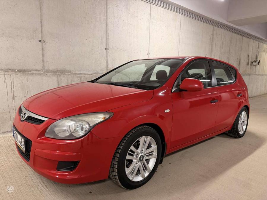 Red Hyundai i30 2009 in Vilnius, with an engine capacity of 1.40 L and mileage of 194 thousand km for 2200 €, photo 9 on AUTOMOTO.COM.LV