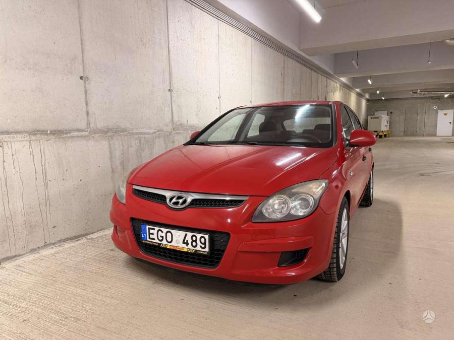 Red Hyundai i30 2009 in Vilnius, with an engine capacity of 1.40 L and mileage of 194 thousand km for 2200 €, photo 11 on AUTOMOTO.COM.LV