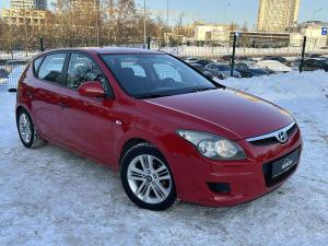 Red Hyundai i30 2009 in Vilnius, with an engine capacity of 1.40 L and mileage of 194 thousand km for 2400 €, photo 4 on AUTOMOTO.COM.LV