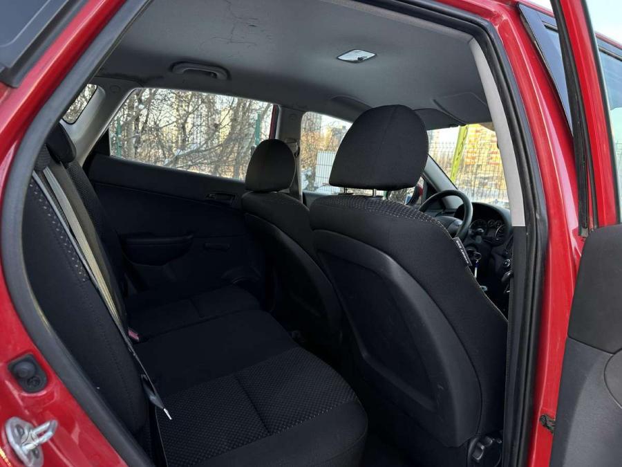 Red Hyundai i30 2009 in Vilnius, with an engine capacity of 1.40 L and mileage of 194 thousand km for 2400 €, photo 15 on AUTOMOTO.COM.LV