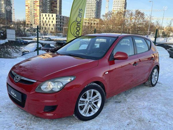 Red Hyundai i30 2009 in Vilnius, with an engine capacity of 1.40 L and mileage of 194 thousand km for 2200 €, photo 6 on AUTOMOTO.COM.LV
