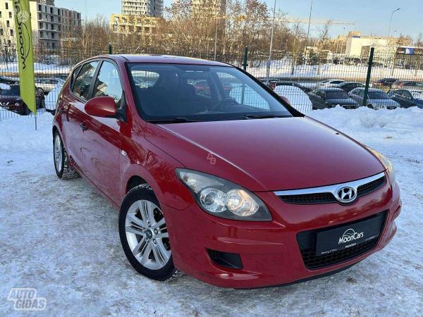 Sarkans Hyundai i30 2009 Viļņa, ar dzinēja tilpumu 1.40 L un nobraukumu 194 tūkst. km par 2500 €, foto 3 vietnē AUTOMOTO.COM.LV