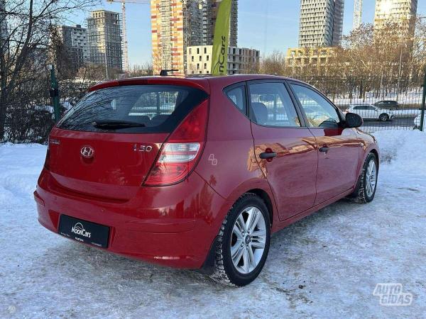 Sarkans Hyundai i30 2009 Viļņa, ar dzinēja tilpumu 1.40 L un nobraukumu 194 tūkst. km par 2500 €, foto 7 vietnē AUTOMOTO.COM.LV