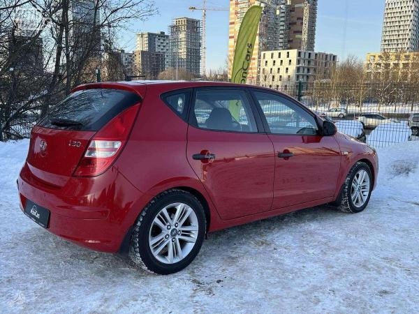 Sarkans Hyundai i30 2009 Viļņa, ar dzinēja tilpumu 1.40 L un nobraukumu 194 tūkst. km par 2500 €, foto 8 vietnē AUTOMOTO.COM.LV