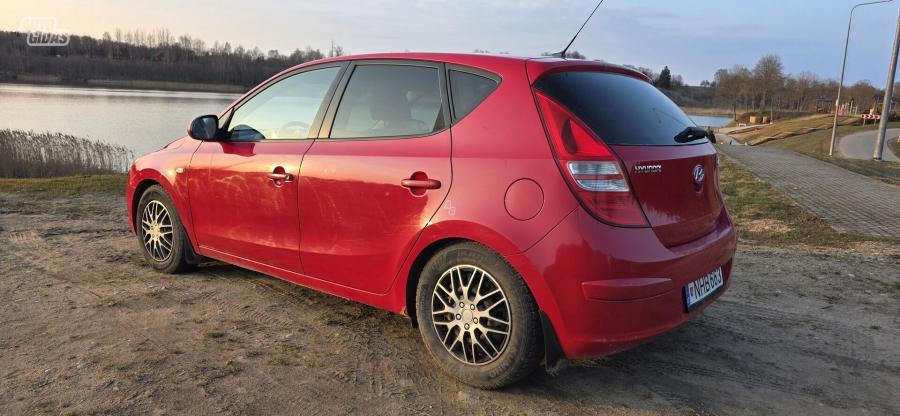 Sarkans Hyundai i30 2009 Jurbarkas, ar dzinēja tilpumu 1.60 L un nobraukumu 222 tūkst. km par 1900 €, foto 1 vietnē AUTOMOTO.COM.LV