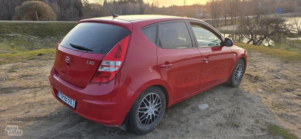 Sarkans Hyundai i30 2009 Jurbarkas, ar dzinēja tilpumu 1.60 L un nobraukumu 222 tūkst. km par 1900 €, foto 3 vietnē AUTOMOTO.COM.LV