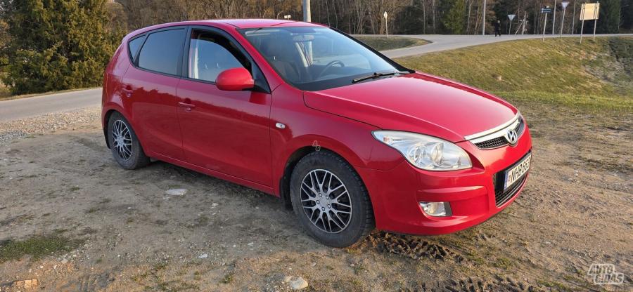 Sarkans Hyundai i30 2009 Jurbarkas, ar dzinēja tilpumu 1.60 L un nobraukumu 222 tūkst. km par 1900 €, foto 4 vietnē AUTOMOTO.COM.LV