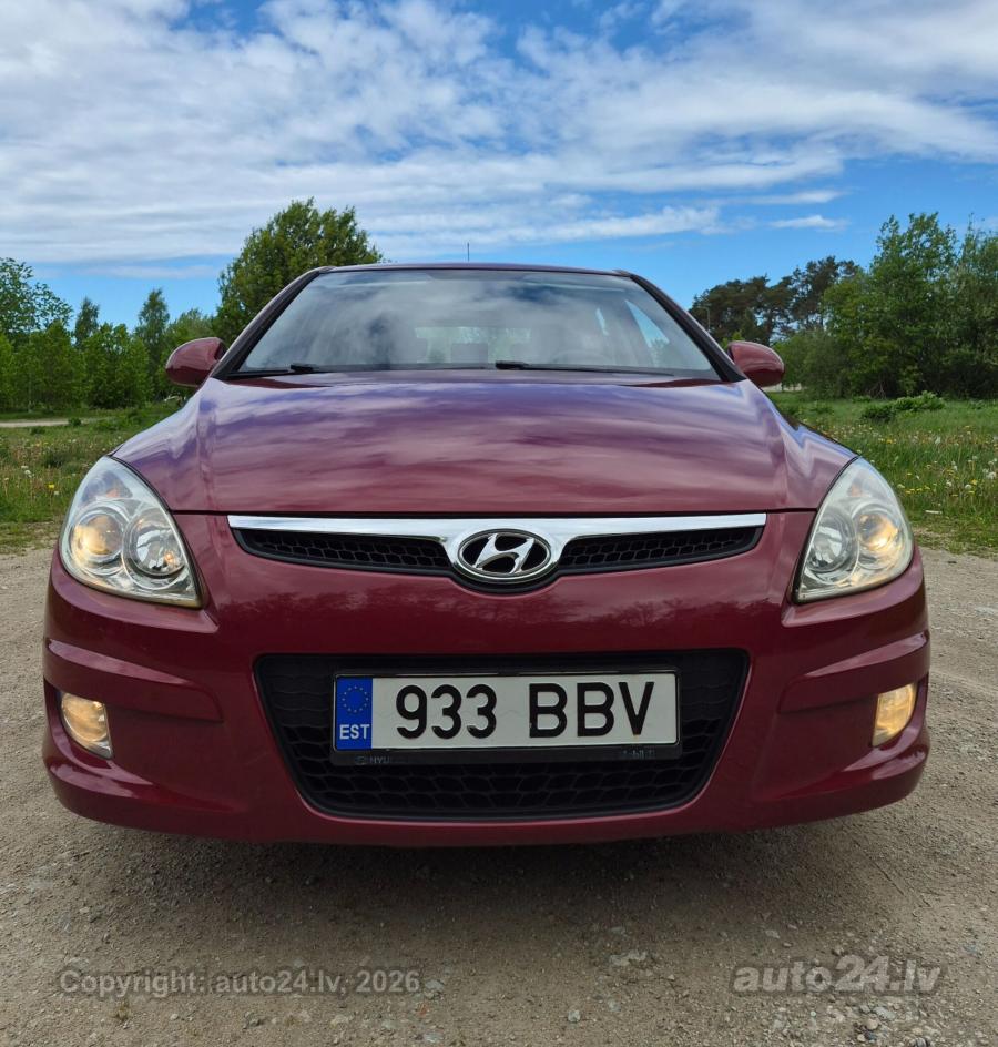 Red Hyundai i30 2009 in Tallinn, with an engine capacity of 1.60 L and mileage of 214 thousand km for 2290 €, photo 4 on AUTOMOTO.COM.LV