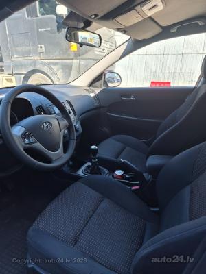 Red Hyundai i30 2009 in Tallinn, with an engine capacity of 1.60 L and mileage of 214 thousand km for 2290 €, photo 8 on AUTOMOTO.COM.LV