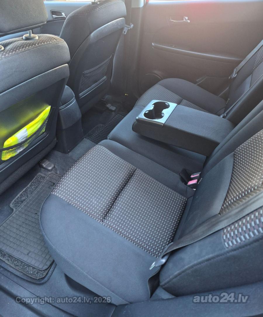 Red Hyundai i30 2009 in Tallinn, with an engine capacity of 1.60 L and mileage of 214 thousand km for 2290 €, photo 9 on AUTOMOTO.COM.LV