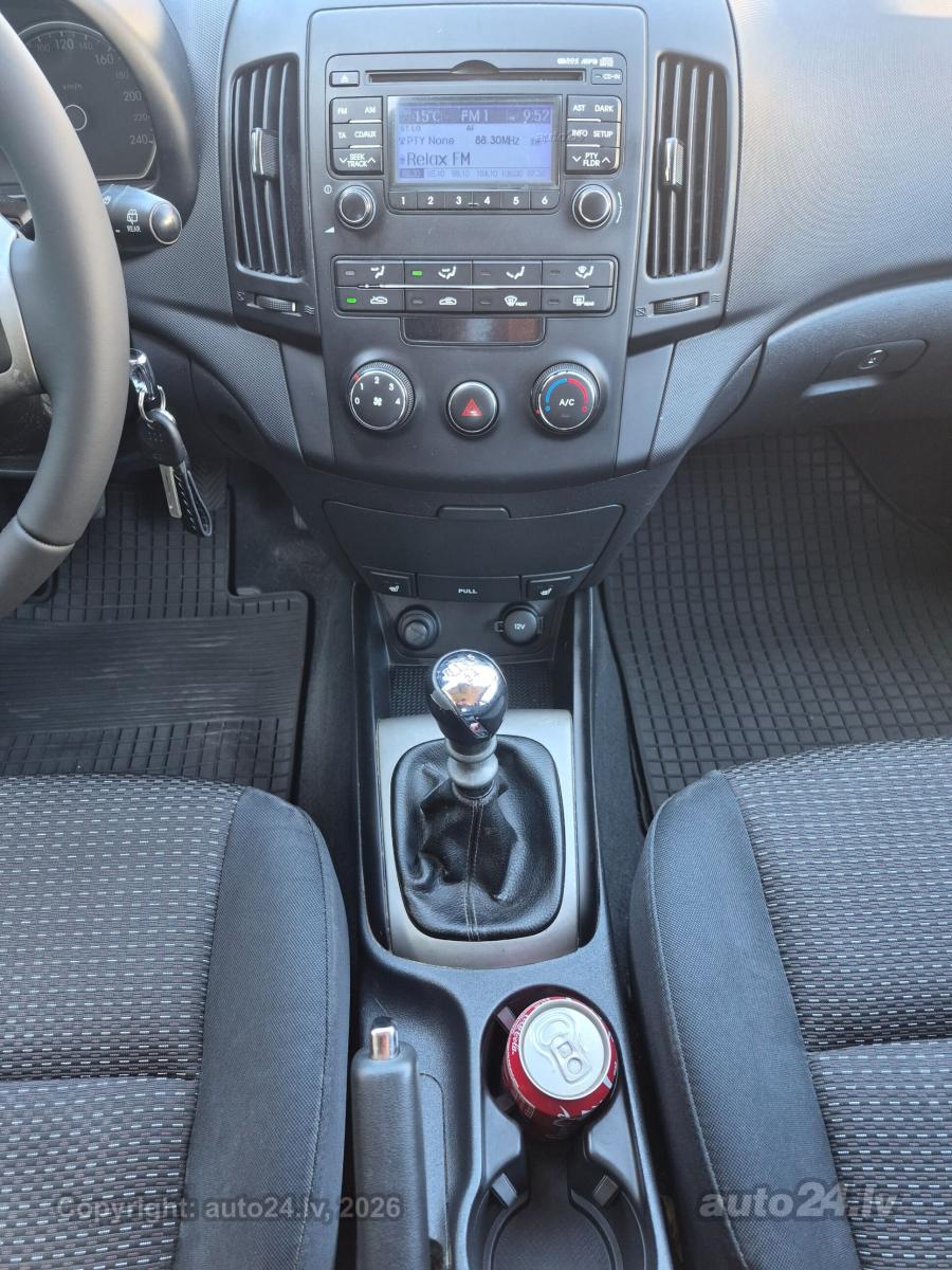 Red Hyundai i30 2009 in Tallinn, with an engine capacity of 1.60 L and mileage of 214 thousand km for 2290 €, photo 15 on AUTOMOTO.COM.LV