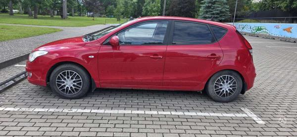 Sarkans Hyundai i30 2009 Jurbarkas, ar dzinēja tilpumu 1.59 L un nobraukumu 222 tūkst. km par 1250 €, foto 1 vietnē AUTOMOTO.COM.LV