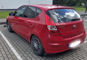 Red Hyundai i30 2009 in Jurbarkas, with an engine capacity of 1.59 L and mileage of 222 thousand km for 1250 €, photo 6 on AUTOMOTO.COM.LV