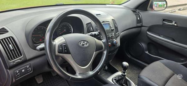 Sarkans Hyundai i30 2009 Jurbarkas, ar dzinēja tilpumu 1.59 L un nobraukumu 222 tūkst. km par 1250 €, foto 6 vietnē AUTOMOTO.COM.LV