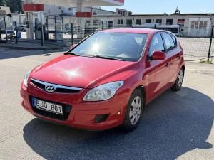 Red Hyundai i30 2009 in Vilnius, with an engine capacity of 1.58 L and mileage of 218 thousand km for 999 €, photo  on AUTOMOTO.COM.LV