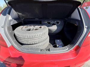 Red Hyundai i30 2009 in Vilnius, with an engine capacity of 1.58 L and mileage of 218 thousand km for 999 €, photo 7 on AUTOMOTO.COM.LV
