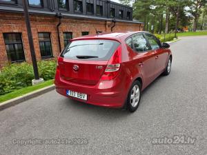 Red Hyundai i30 2009 in Tallinn, with an engine capacity of 1.60 L and mileage of 214 thousand km for 2200 €, photo 5 on AUTOMOTO.COM.LV