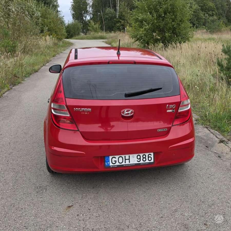 Красный Хендай i30 2009 в Клайпеда, объемом двигателя 1.58 л и пробегом 201 тыс. км за 1900 €, фото 5 на AUTOMOTO.COM.LV