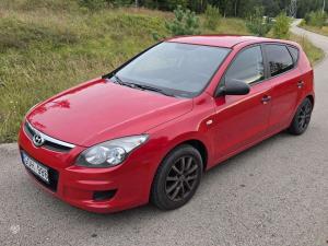 Красный Хендай i30 2009 в Клайпеда, объемом двигателя 1.58 л и пробегом 201 тыс. км за 1900 €, фото 7 на AUTOMOTO.COM.LV