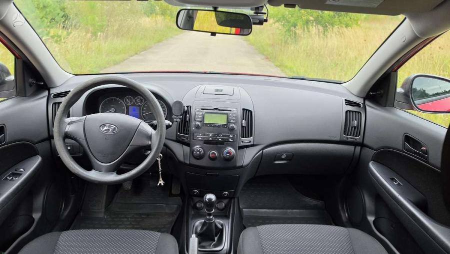 Красный Хендай i30 2009 в Клайпеда, объемом двигателя 1.58 л и пробегом 201 тыс. км за 1900 €, фото 8 на AUTOMOTO.COM.LV