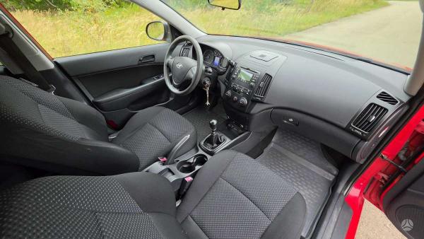 Sarkans Hyundai i30 2009 Klaipėda, ar dzinēja tilpumu 1.58 L un nobraukumu 201 tūkst. km par 1900 €, foto 11 vietnē AUTOMOTO.COM.LV