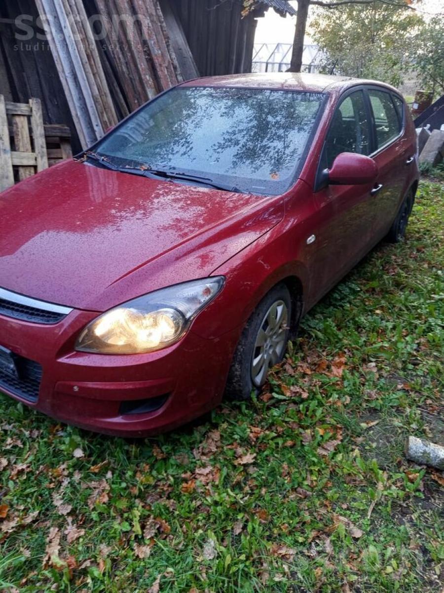 Sarkans Hyundai i30 2009 Aizkraukle, ar dzinēja tilpumu 1.40 L un nobraukumu 361 tūkst. km par 500 €, foto 1 vietnē AUTOMOTO.COM.LV