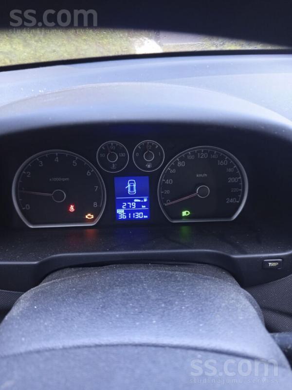 Red Hyundai i30 2009 in Aizkraukle, with an engine capacity of 1.40 L and mileage of 361 thousand km for 500 €, photo 6 on AUTOMOTO.COM.LV