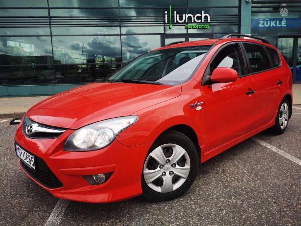 Red Hyundai i30 2010 in Vilnius, with an engine capacity of 1.58 L and mileage of 264 thousand km for 2690 €, photo 1 on AUTOMOTO.COM.LV