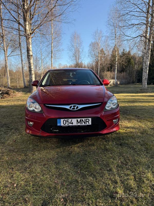 Sarkans Hyundai i30 2011 Tallina, ar dzinēja tilpumu 1.40 L un nobraukumu 291 tūkst. km par 2400 €, foto 1 vietnē AUTOMOTO.COM.LV