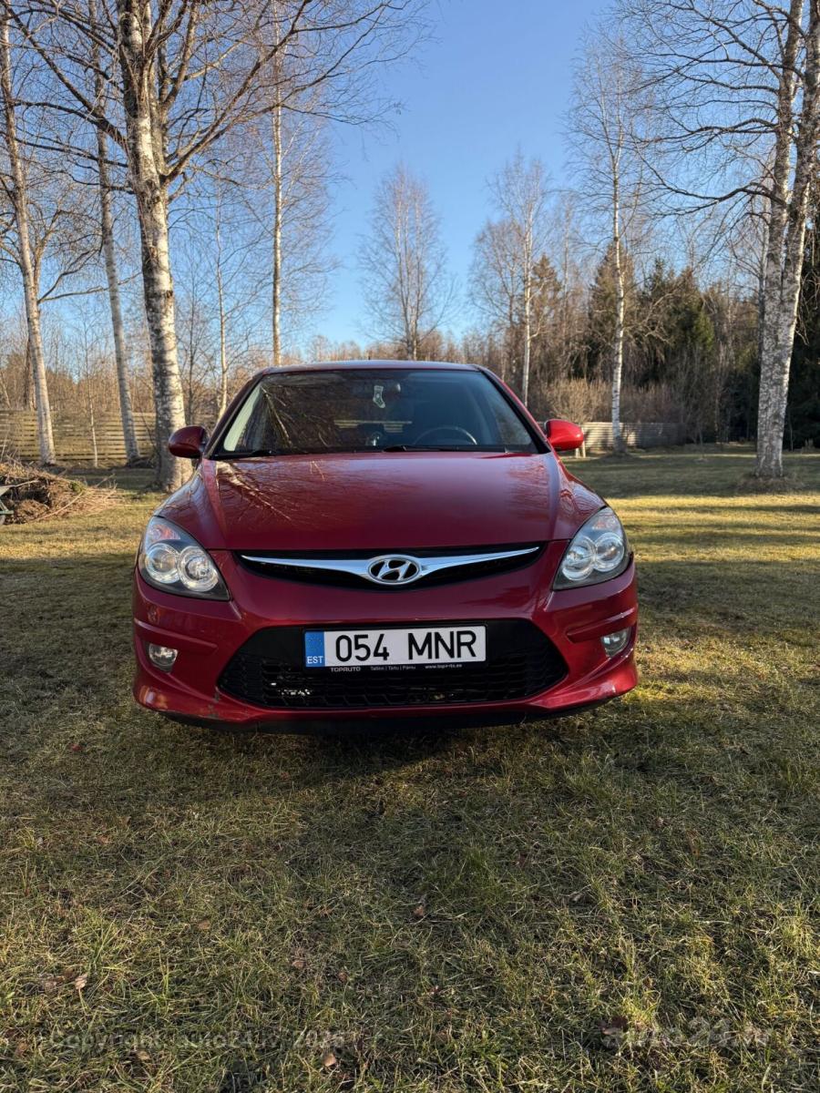 Sarkans Hyundai i30 2011 Tallina, ar dzinēja tilpumu 1.40 L un nobraukumu 291 tūkst. km par 2400 €, foto 1 vietnē AUTOMOTO.COM.LV