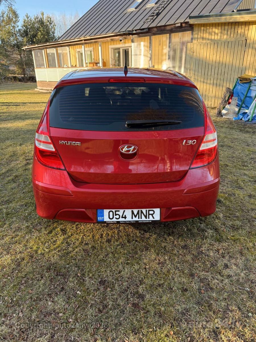 Sarkans Hyundai i30 2011 Tallina, ar dzinēja tilpumu 1.40 L un nobraukumu 291 tūkst. km par 2400 €, foto 5 vietnē AUTOMOTO.COM.LV
