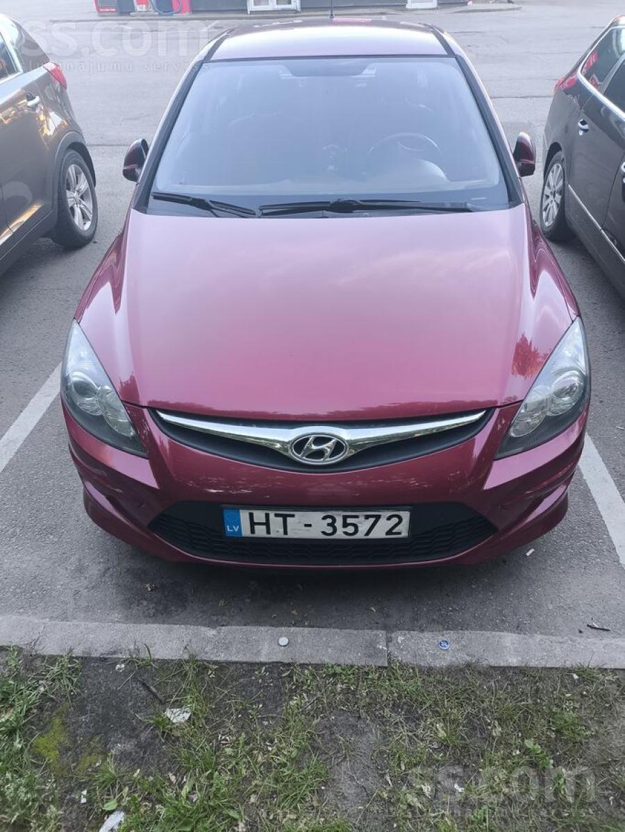 Красный Хендай i30 2011 в Рига, объемом двигателя 1.40 л и пробегом 263 тыс. км за 3500 €, фото 1 на AUTOMOTO.COM.LV