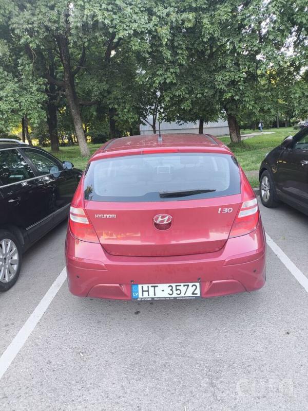 Sarkans Hyundai i30 2011 Rīga, ar dzinēja tilpumu 1.40 L un nobraukumu 263 tūkst. km par 3500 €, foto 3 vietnē AUTOMOTO.COM.LV
