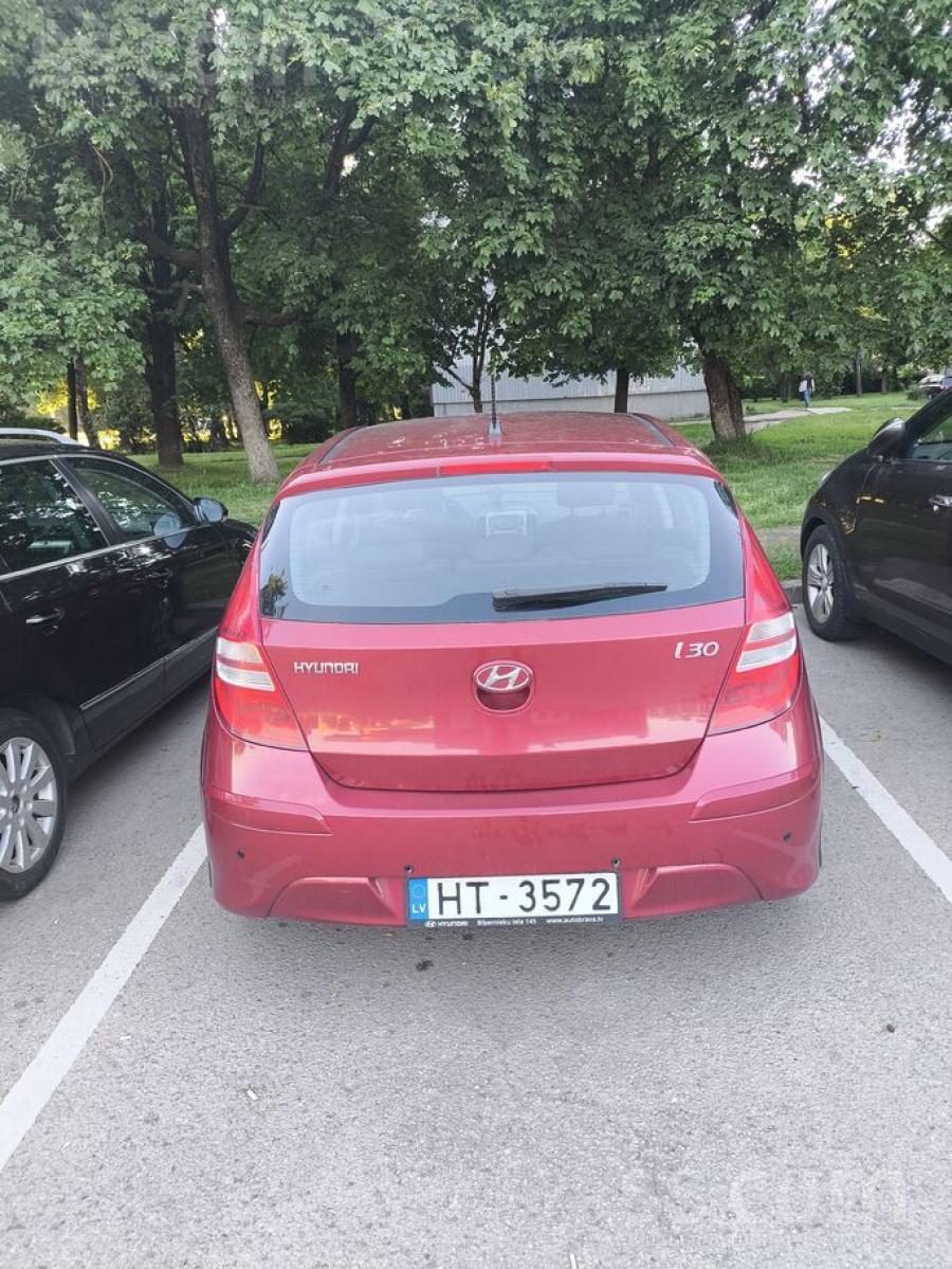 Красный Хендай i30 2011 в Рига, объемом двигателя 1.40 л и пробегом 263 тыс. км за 3500 €, фото 4 на AUTOMOTO.COM.LV